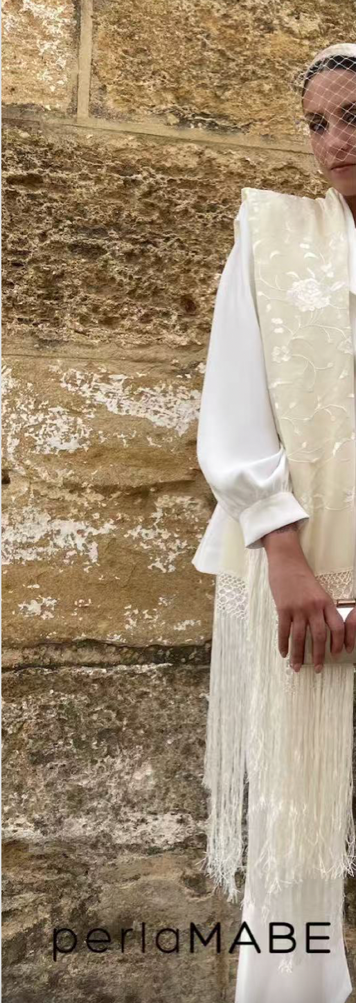 Mantón de Manila color beige – Perla Mabe